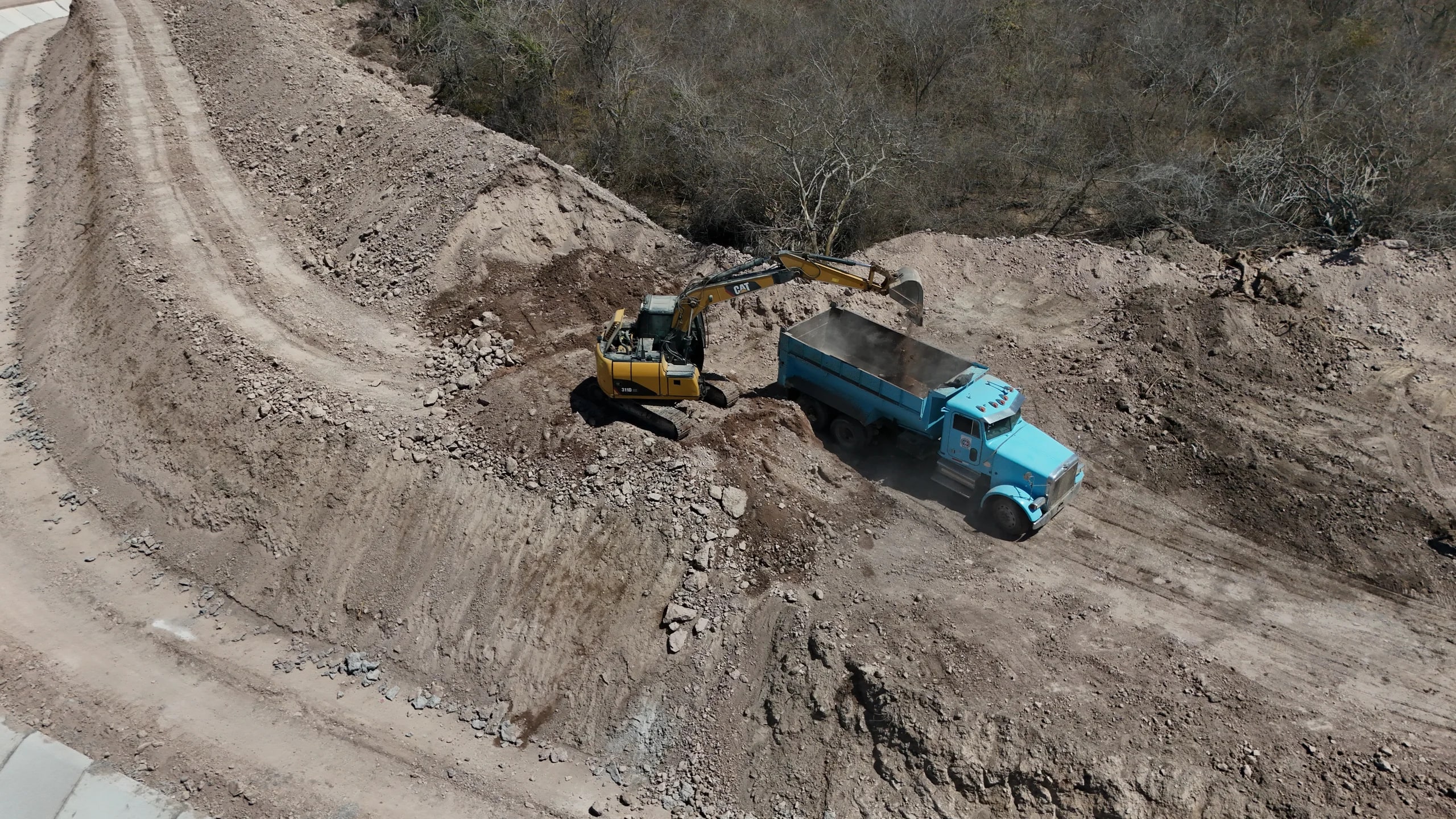 Canal principal margen izquierda Río Baluarte · Constructora Santa Fe ...